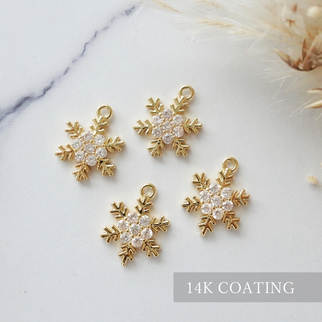 入荷待ち【2個】雪の結晶チャーム 中央ジルコニア 14kgp 14金メッキ ゴールド CZ キュービックジルコニア - ＆made（アンドメイド） | minne 国内最大級のハンドメイド ...