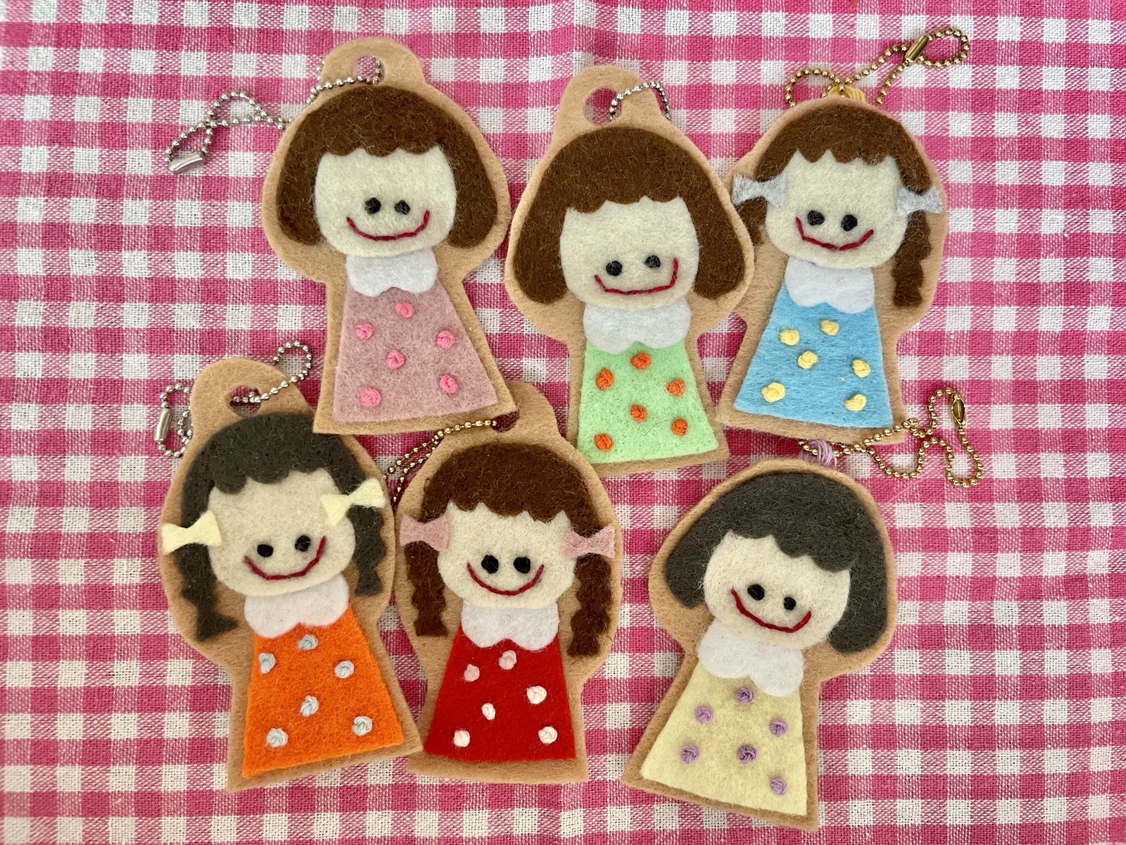 フェルトのかわいいおんなのこのキーホルダー - maa .*˚ハンドメイド GALLERY | minne 国内最大級のハンドメイド・手作り通販サイト