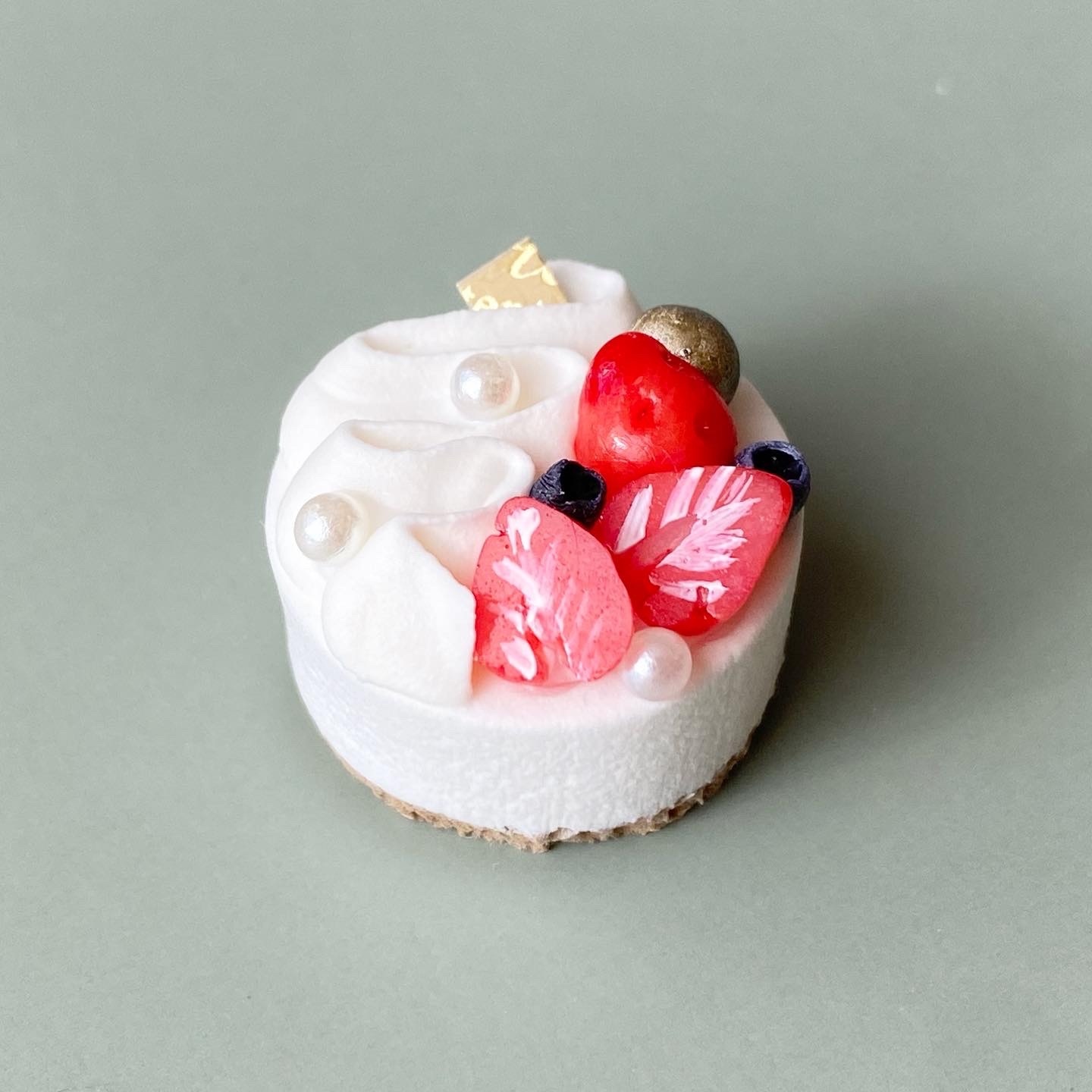 ミニチュア 生クリーム苺ショート - MORICO-08'S GALLERY | minne 国内最大級のハンドメイド・手作り通販サイト