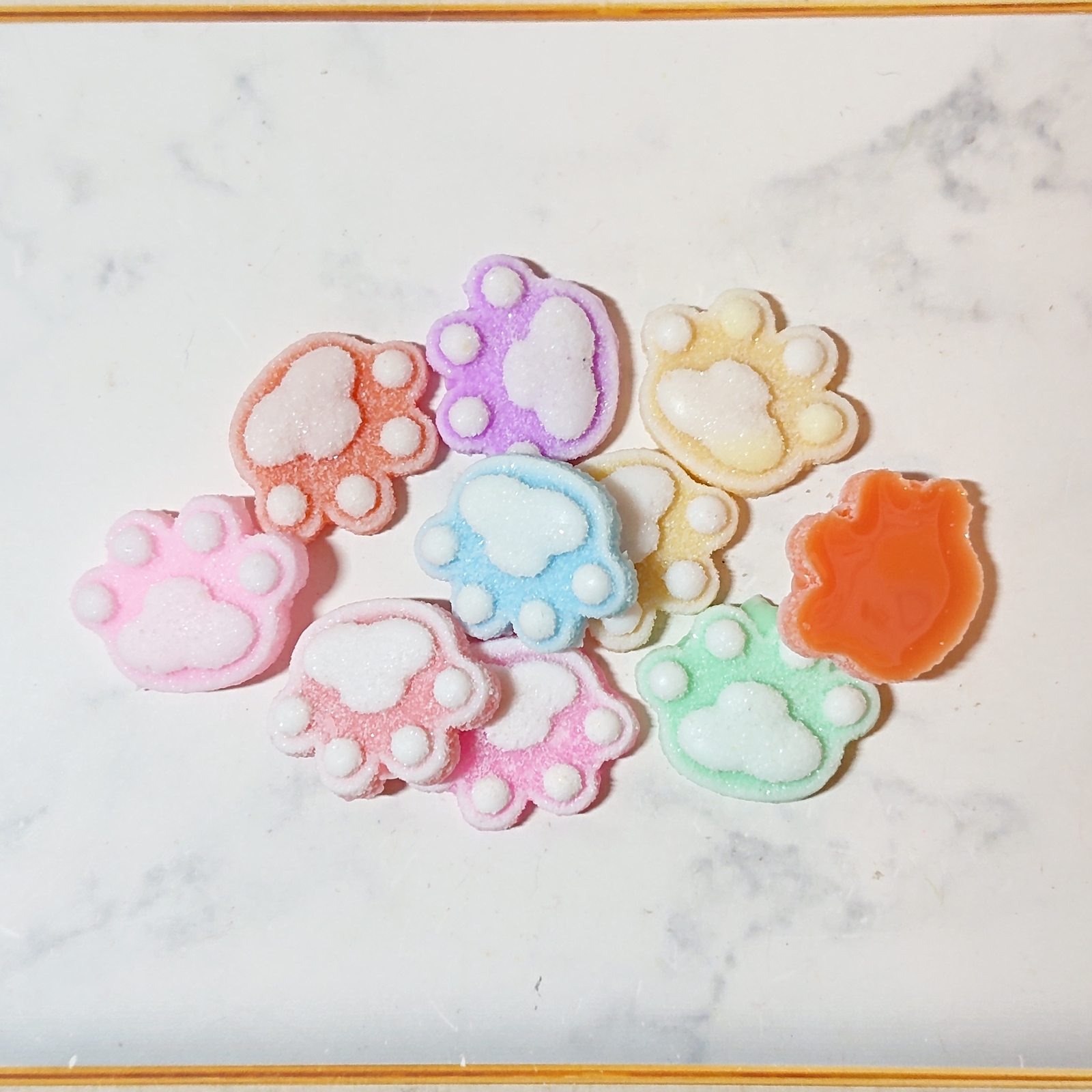 【素材】カラフル肉球飴🐾のプラパーツ MIXセット 10個 - RIE-T | minne 国内最大級のハンドメイド・手作り通販サイト