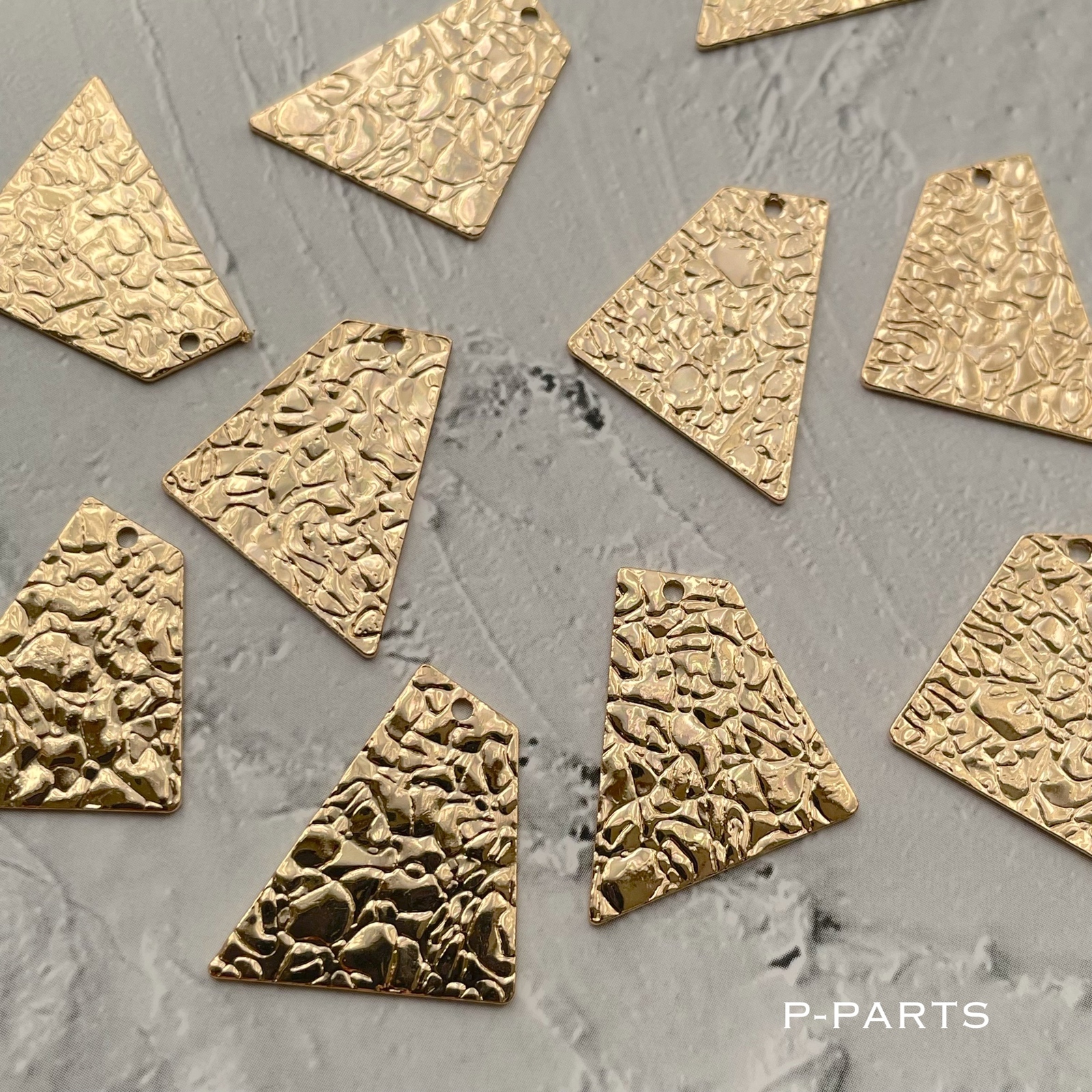 import 真鍮 チャーム 4ヶ - P-PARTS | minne 国内最大級のハンドメイド・手作り通販サイト